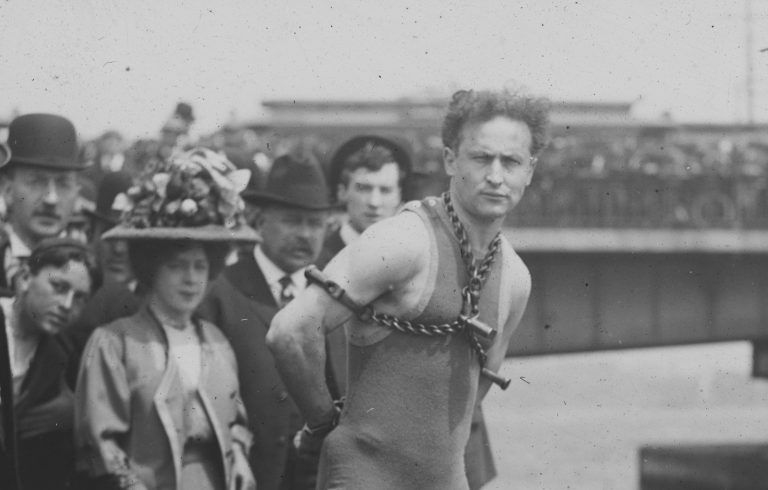 My favourite Harry Houdini stunts - Matthew J Magic